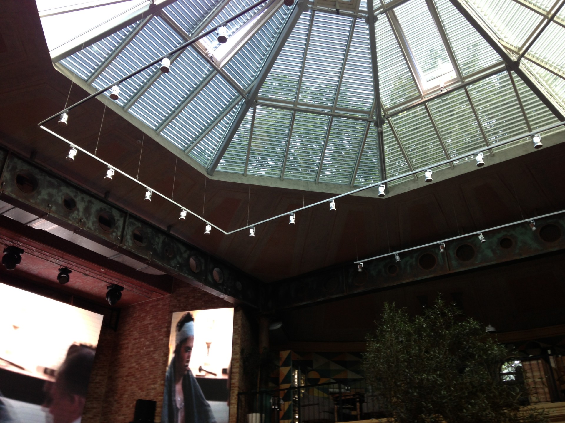 8 Sided Pyramid, C100, Ukraine | Sunshield Global