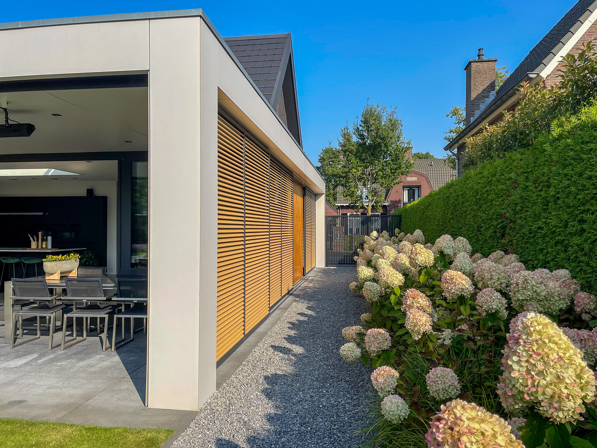 Aluminium lamellen van schuifpanelen en louvers van de risaliet ...